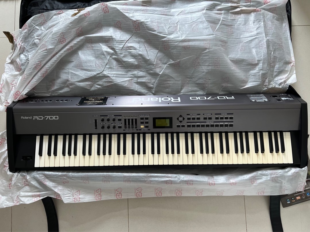 Roland RD-700 (read description), Hobbies & Toys, Music & Media ...