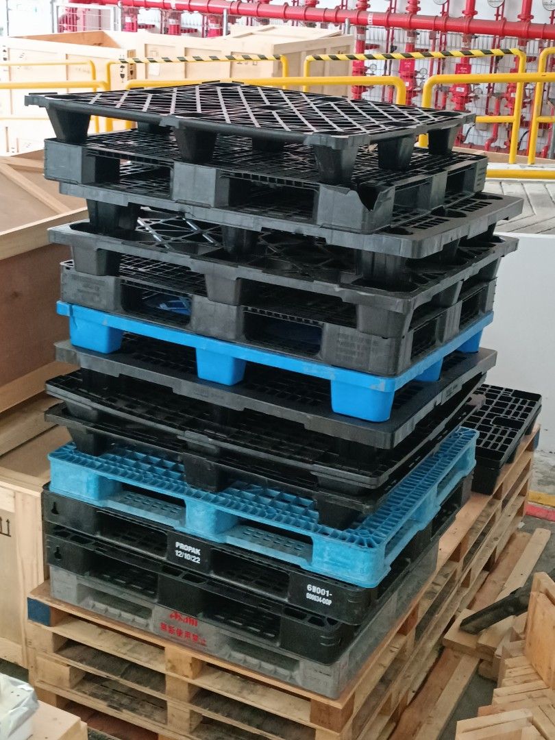 Selling Plastic Pallets, Furniture & Home Living, Furniture, Other Home ...