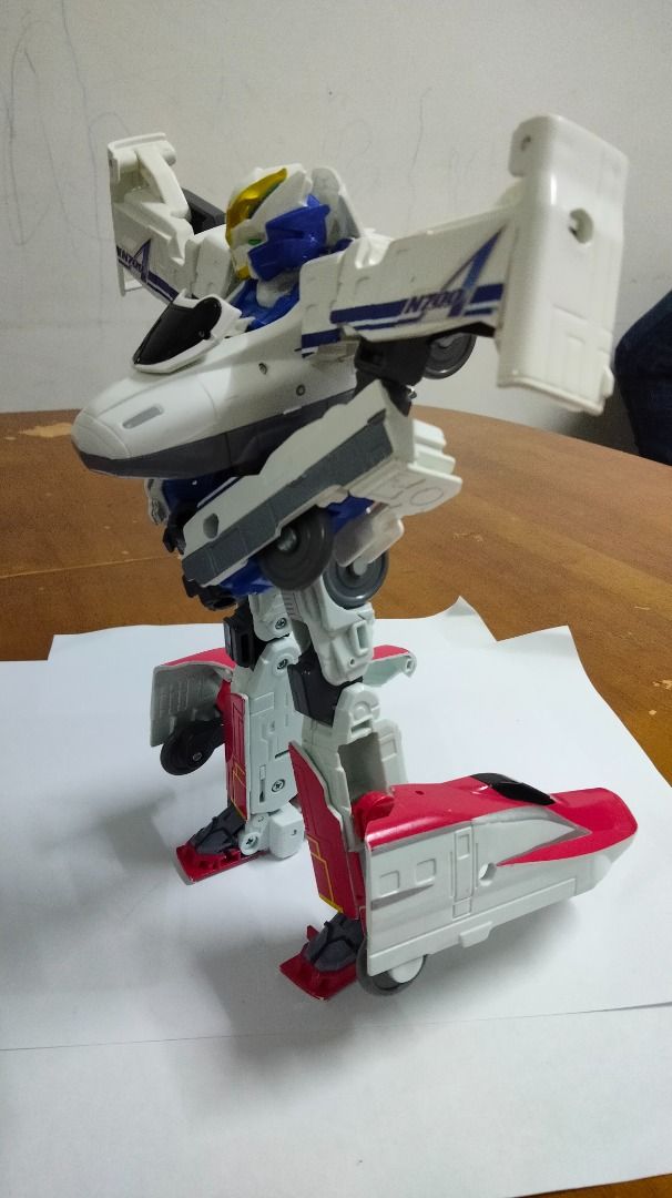 Takara Tomy Plarail Bullet Train Transforming Robot Shinkalion