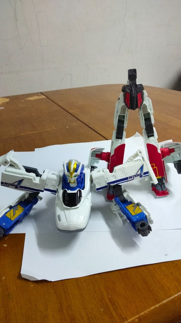 Takara Tomy Plarail Bullet Train Transforming Robot Shinkalion