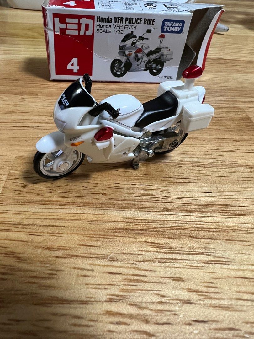 Tomica Honda vfr police bike, 興趣及遊戲, 玩具 & 遊戲類 - Carousell