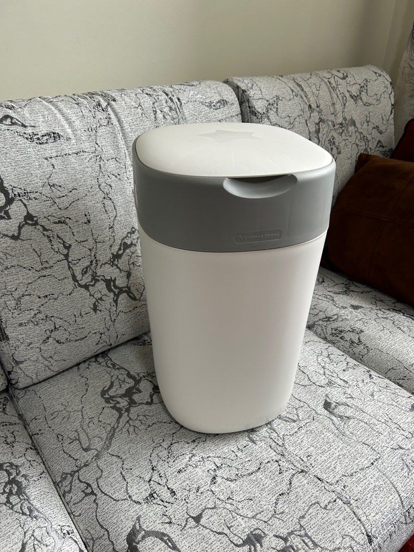 Tommee Tippee Dustbin/Twist&Click Nappy Bin, Babies & Kids, Bathing ...