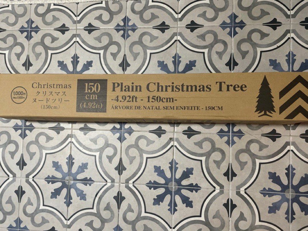 WTS Christmas tree from daiso !!got another one so dont need this ...
