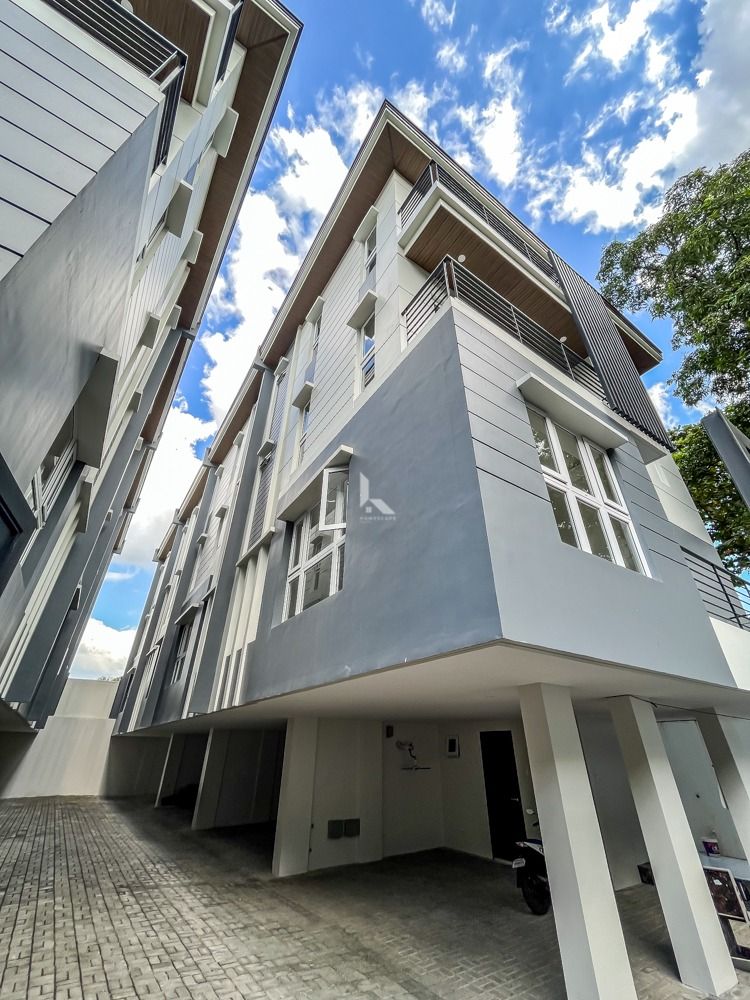 4 Storey Townhouse in Quezon ave, Quezon City near Timog ave Fisher ...