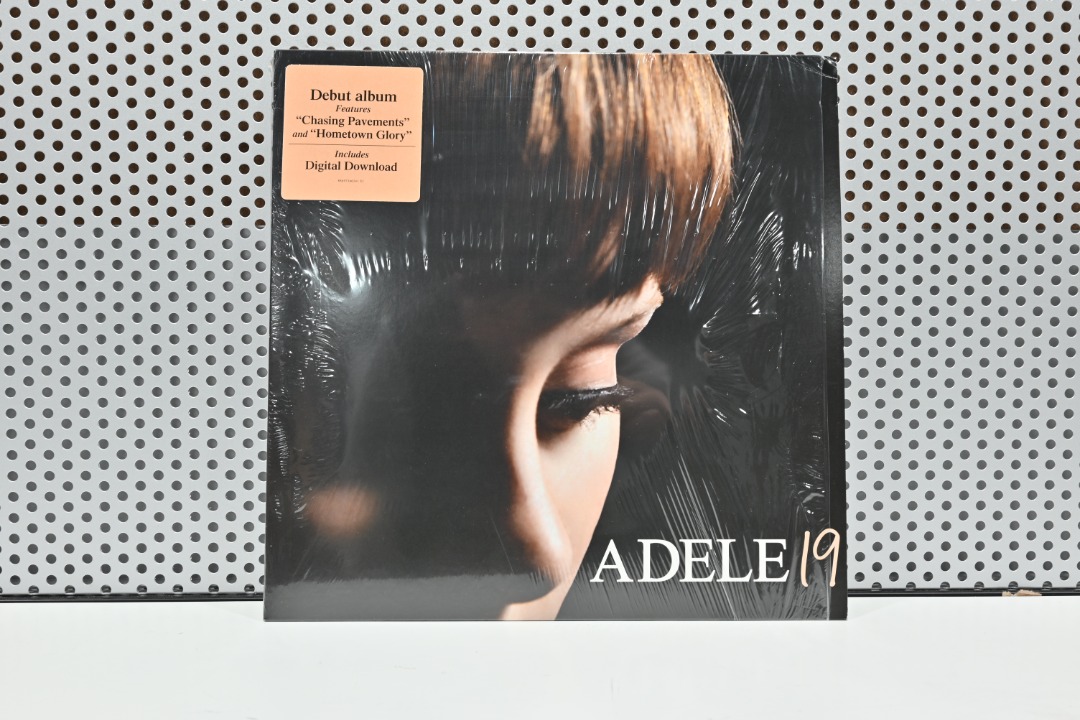 靚聲美版 近乎全新 Adele 19 LP 黑膠唱片, 興趣及遊戲, 音樂樂器 & 配件, 音樂與媒體 - 黑膠碟 - Carousell