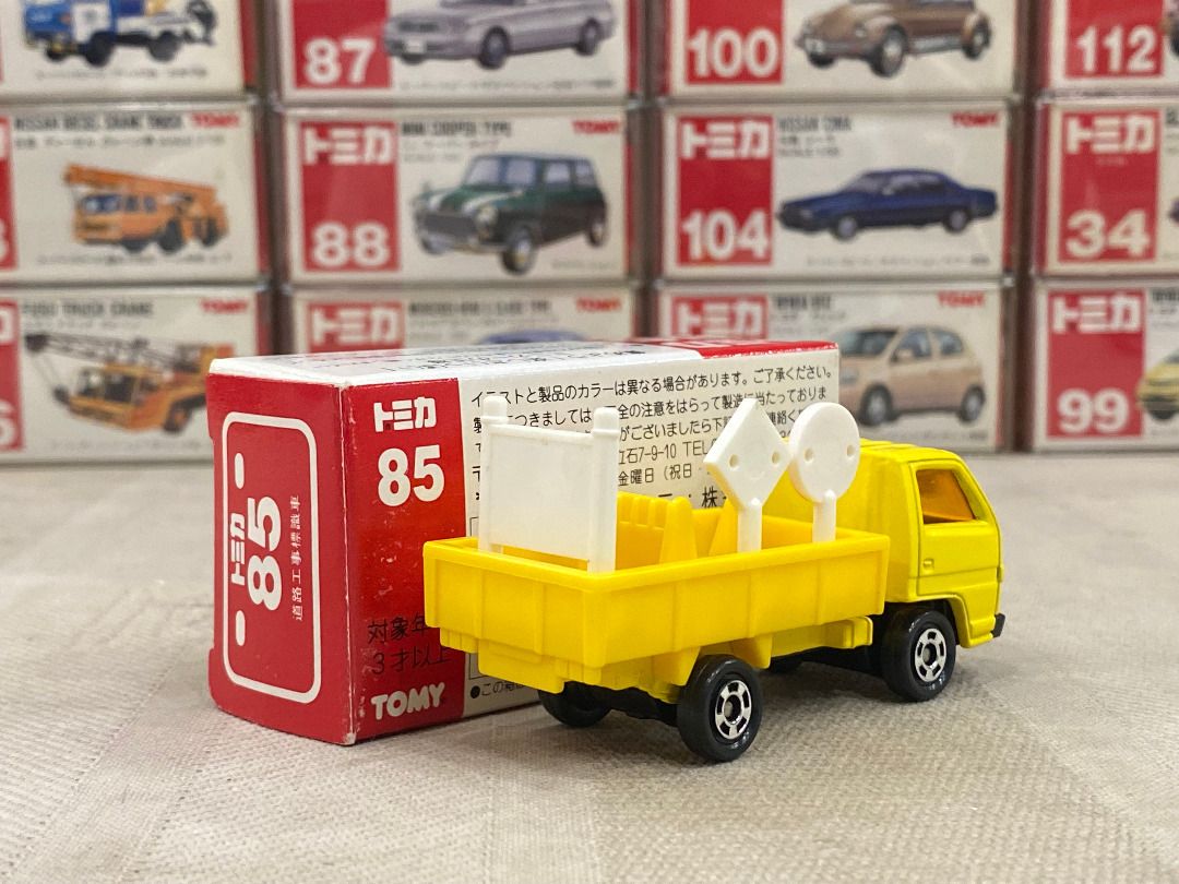 絕版紅字 TOMY Tomica no.85 Isuzu ELF Road Construction Truck 中國製, 興趣及遊戲, 玩具 ...