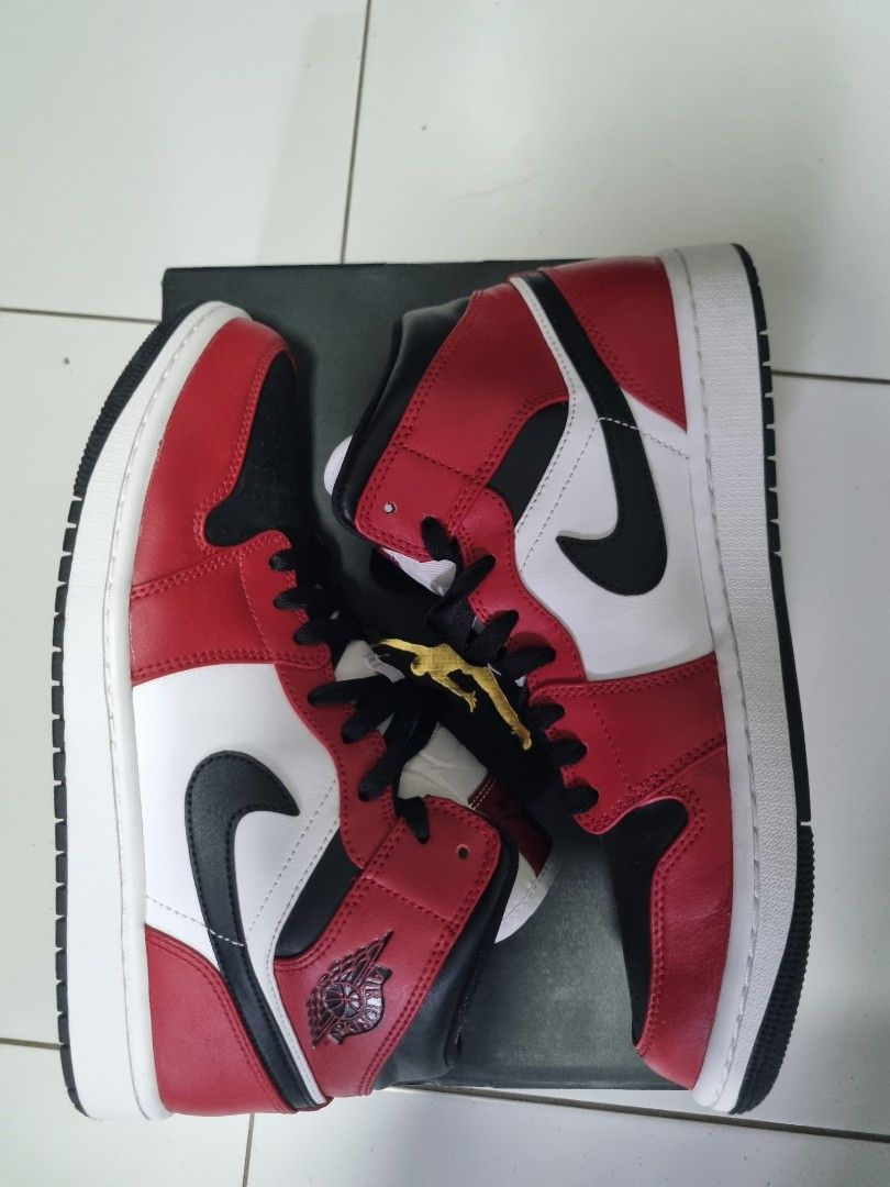 Air Jordan 1 Mid Chicago toe, Men's Fashion, Footwear, Sneakers on ...