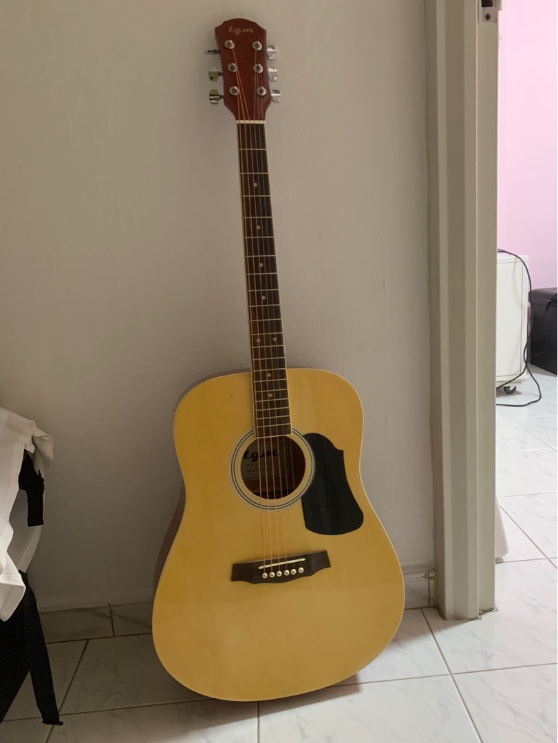 Basic Acoustic Guitar, Hobbies & Toys, Music & Media, Musical Instruments on Carousell