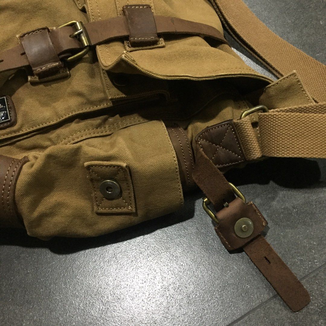 Belstaff Colonial Messenger Bag Rare, Men's Fashion, Bags, Sling Bags ...