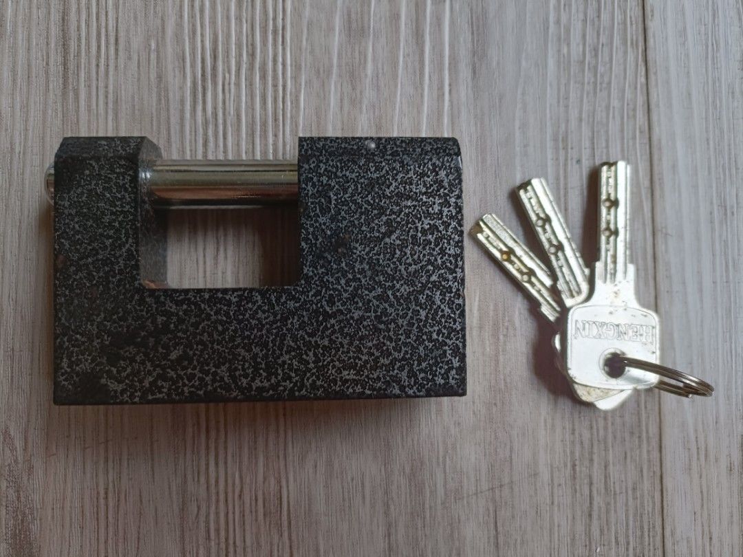 Brand New Metal Gate Lock Pad Lock with 3 Keys, Furniture & Home Living ...