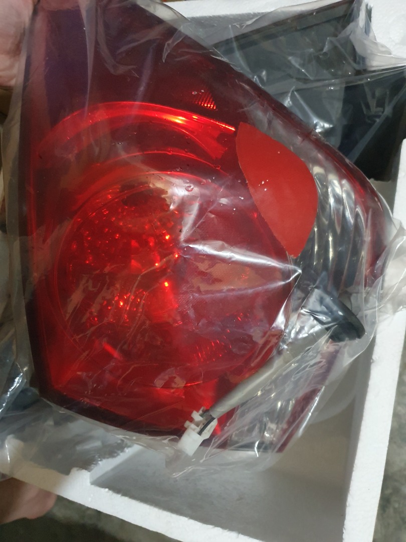 Chevrolet Cruze 2010 Tail light complete set, Car Parts & Accessories ...