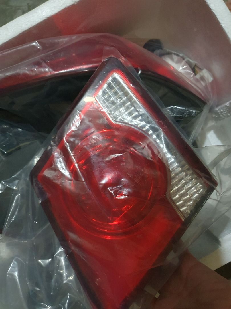 Chevrolet Cruze 2010 Tail light complete set, Car Parts & Accessories ...