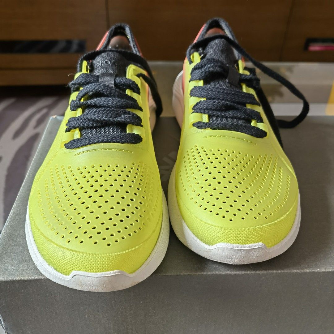Crocs Literide Pacer size M9, 男裝, 鞋, 波鞋 - Carousell