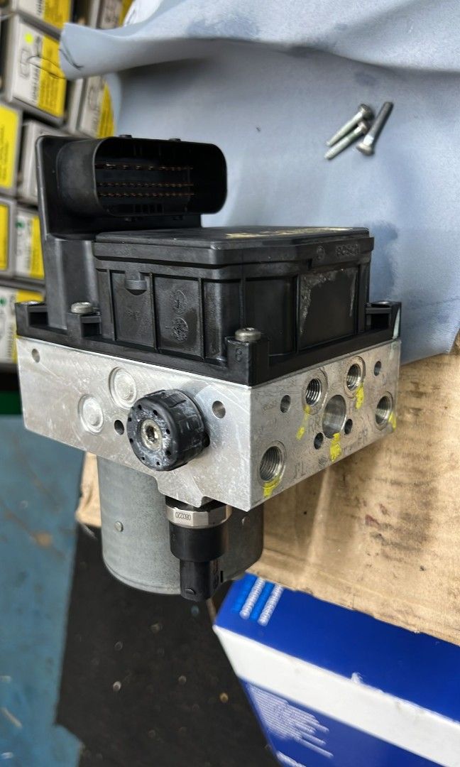 Ferrari F430 Bosch ABS Pump, Car Accessories, Accessories on Carousell