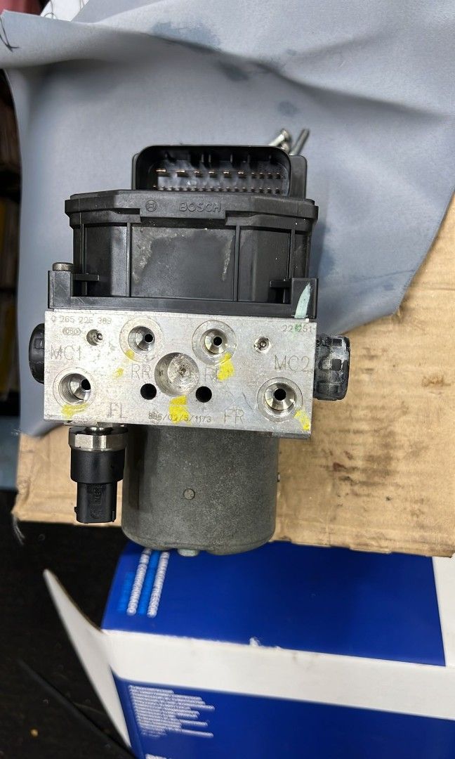 Ferrari F430 Bosch ABS Pump, Car Accessories, Accessories on Carousell