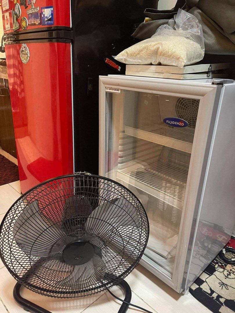 Fujidenzo showcase chiller 3.5 cu.ft, TV & Home Appliances, Kitchen ...