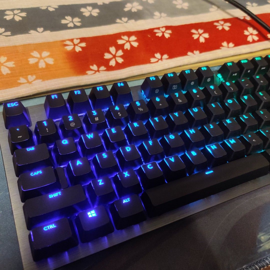 (FREE Armrest!) Logitech G512 Carbon RGB Mechanical Gaming Keyboard (Gx ...