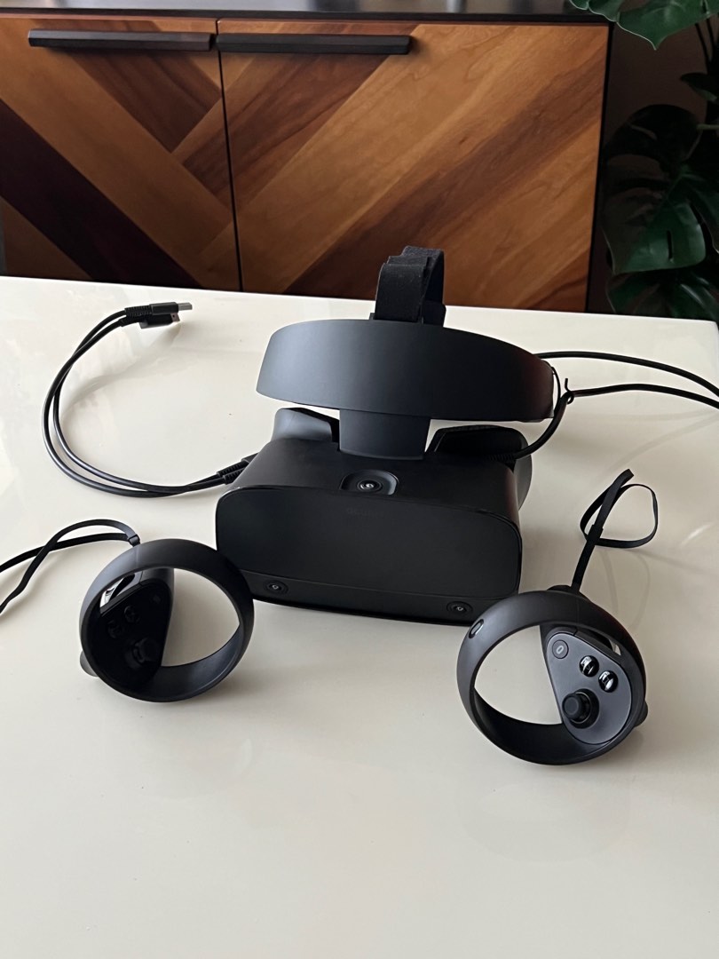 (Mint) Oculus Rift S, Computers & Tech, Parts & Accessories, Other ...