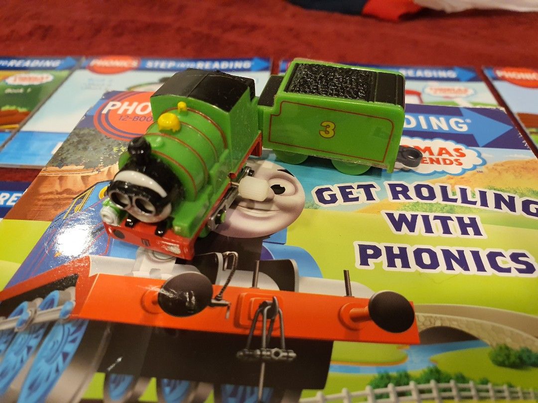 Phonics 12-Book set Thomas & Friends with free toy, Hobbies & Toys ...