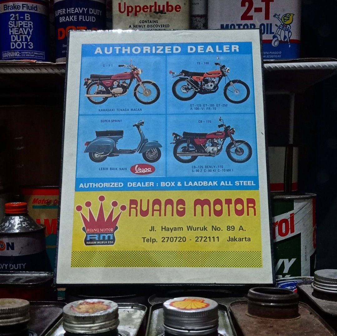 Poster / Iklan Vespa Original, Antik, Pajangan di Carousell