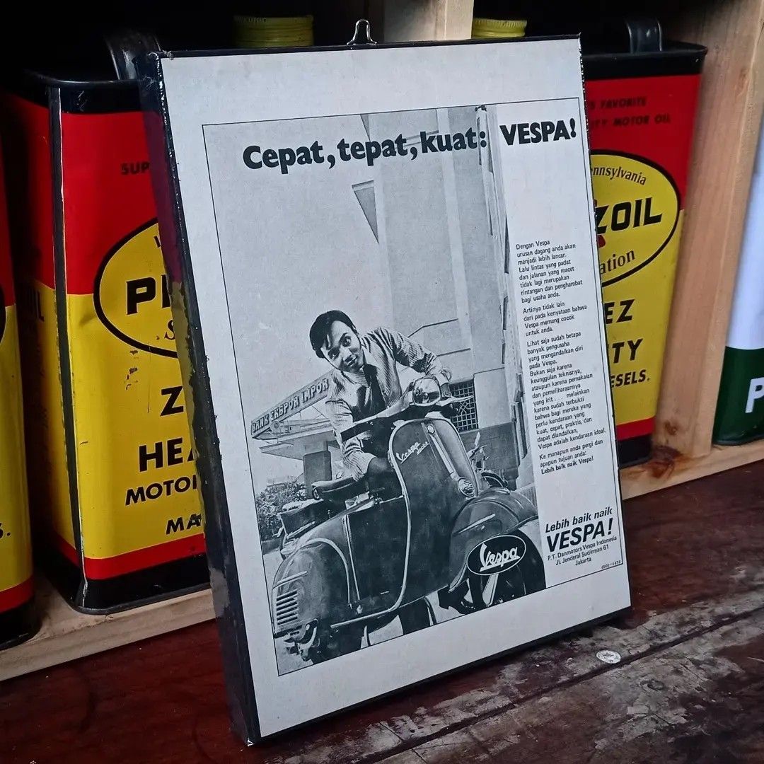 Poster / Iklan Vespa Original, Antik, Pajangan di Carousell