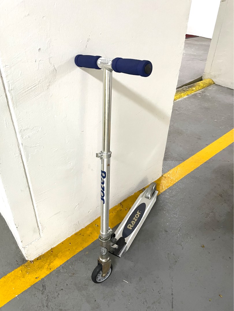 Razor A2 Kick Scooter, Sports Equipment, Sports & Games, Skates ...