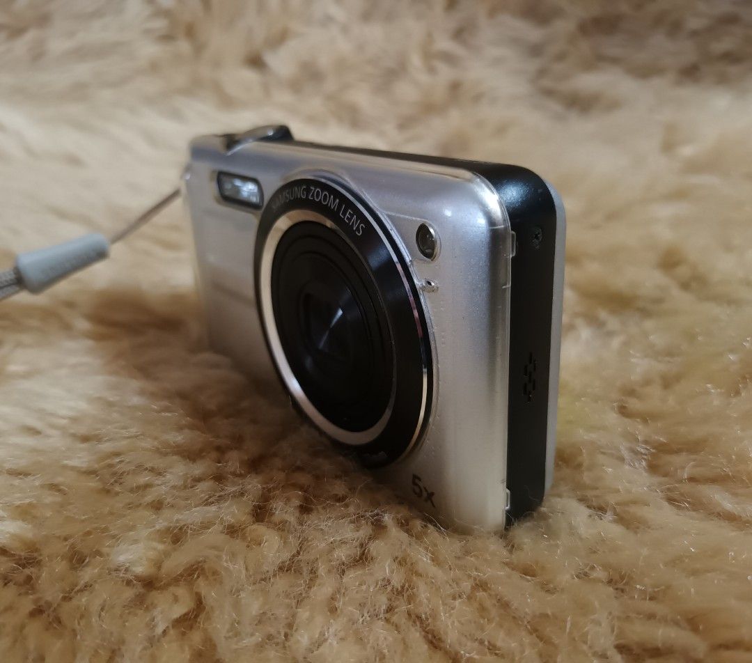 Samsung ES75 Digital Camera, Photography, Cameras on Carousell