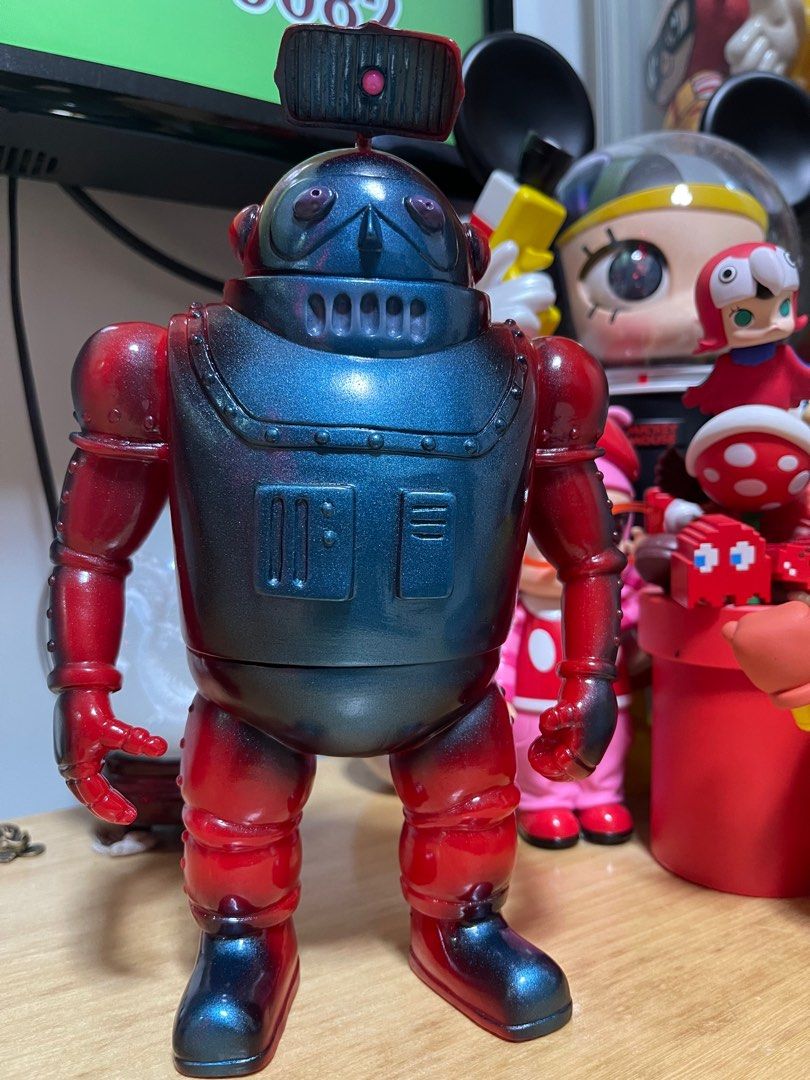 Sofubi.robot .mvh, 興趣及遊戲, 玩具 & 遊戲類 - Carousell