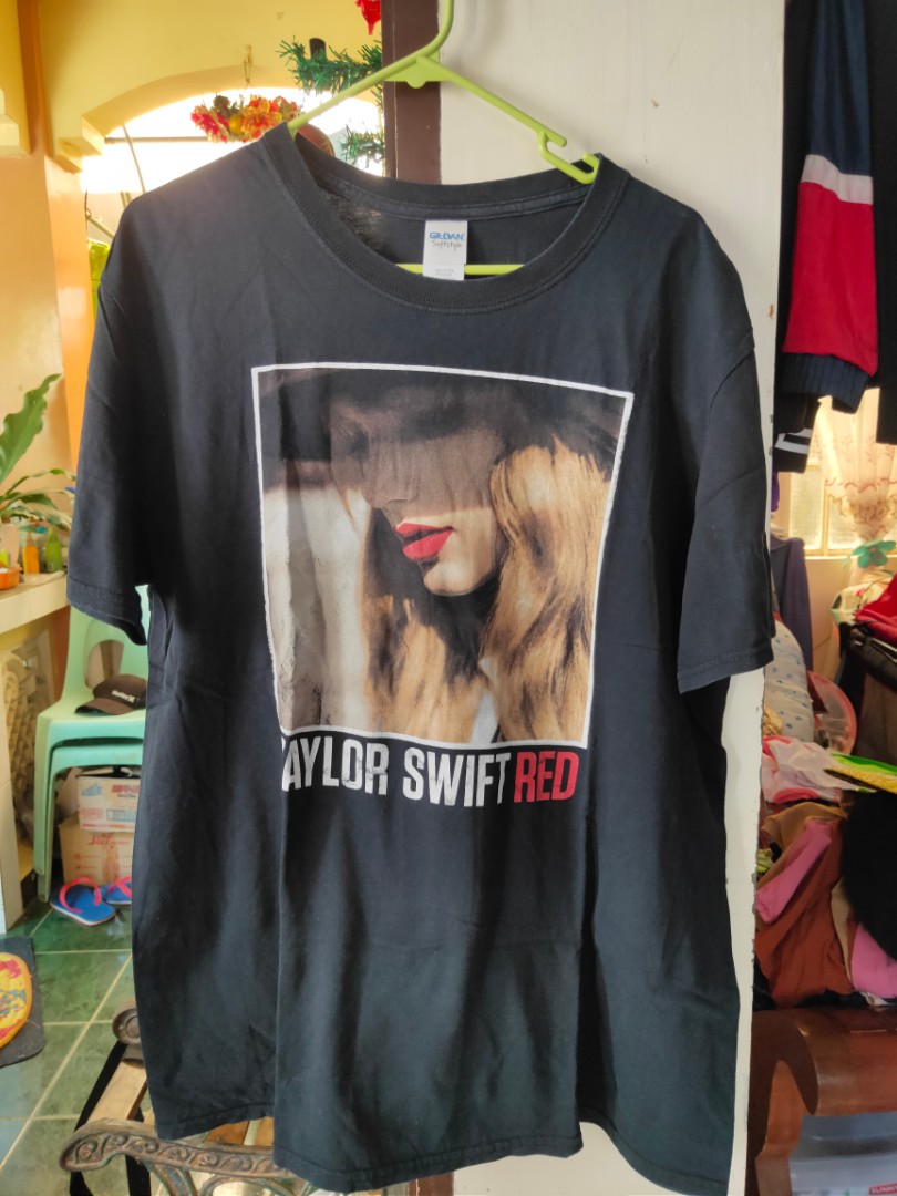 Taylor Swift Red Album Cover Shirt, Men's Fashion, Tops & Sets, Tshirts ...