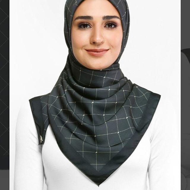The Line dUCk, Women's Fashion, Muslimah Fashion, Hijabs on Carousell