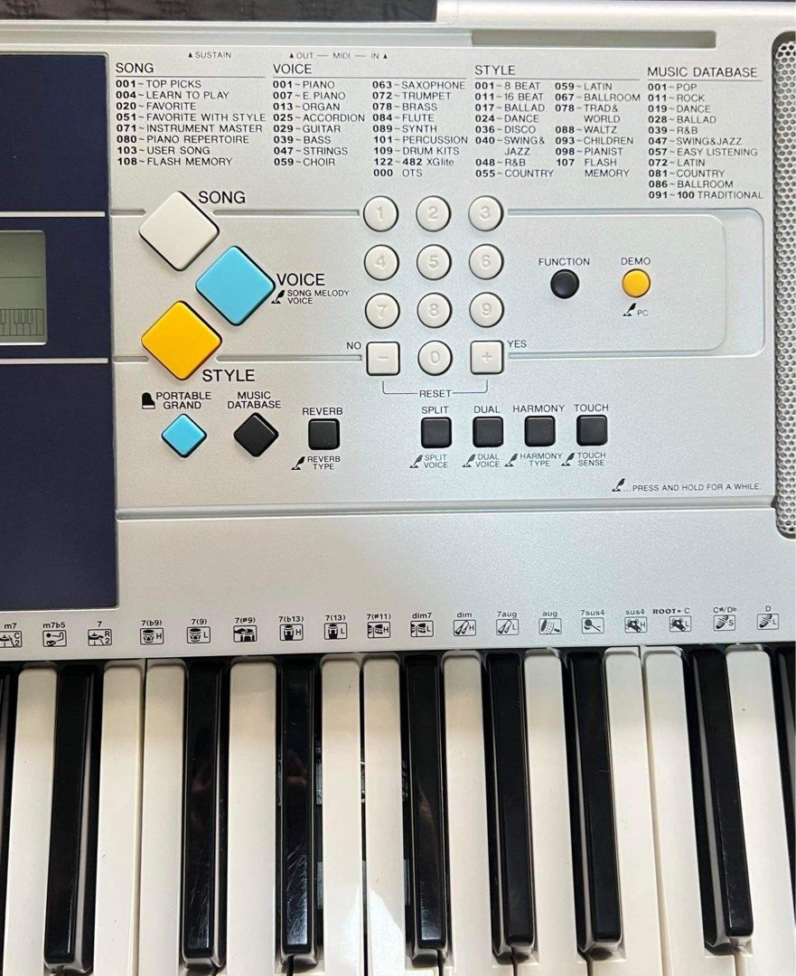 Yamaha E323 Keyboard, Hobbies & Toys, Music & Media, Musical ...