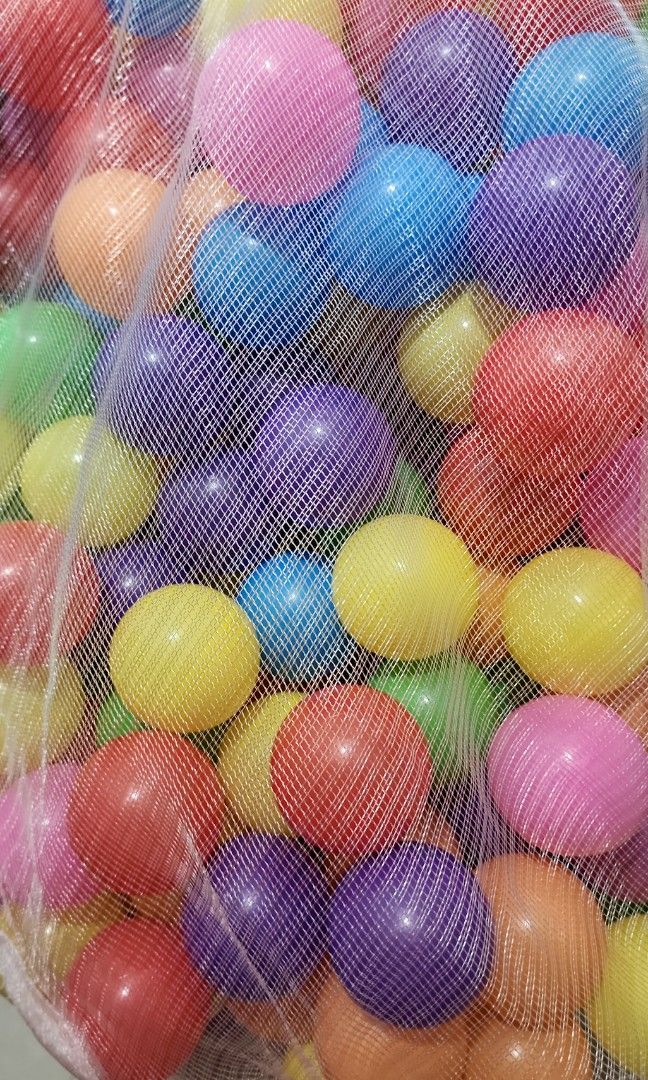 1000 balls and an inflatable pool, Hobbies & Toys, Toys & Games on ...