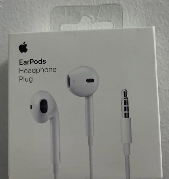 Apple earpods with plug, Audio, Earphones on Carousell