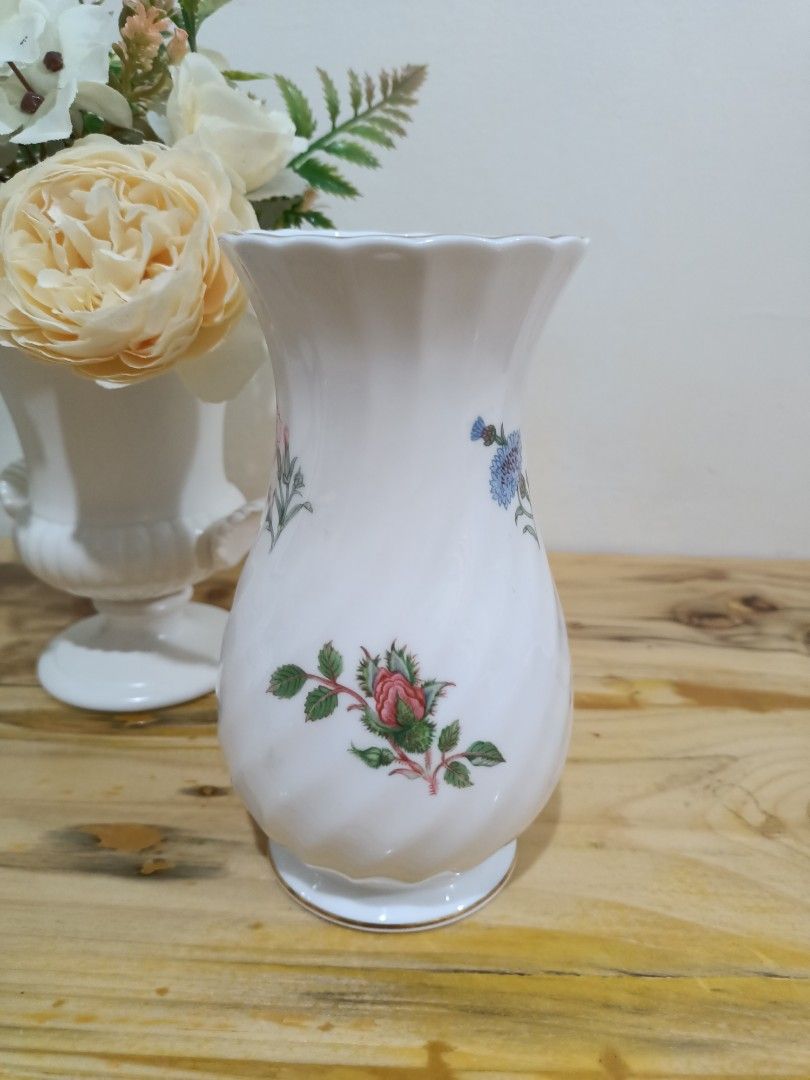 Aynsley WILD TUDOR Vase (bulky), Furniture & Home Living, Home Decor ...