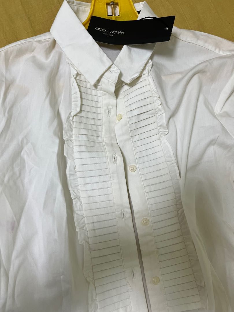Brand new G2000 Woman Essential classic white ruffle top, Women's ...
