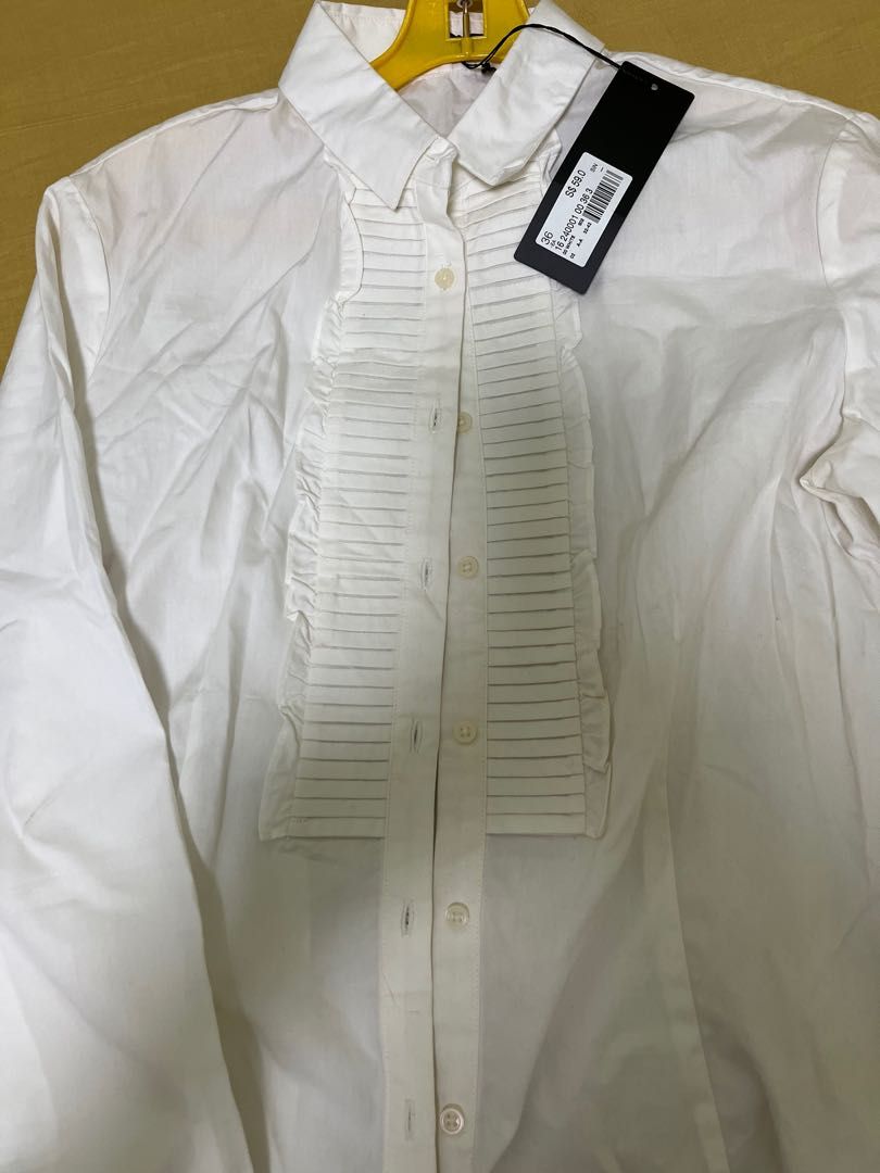 Brand new G2000 Woman Essential classic white ruffle top, Women's ...