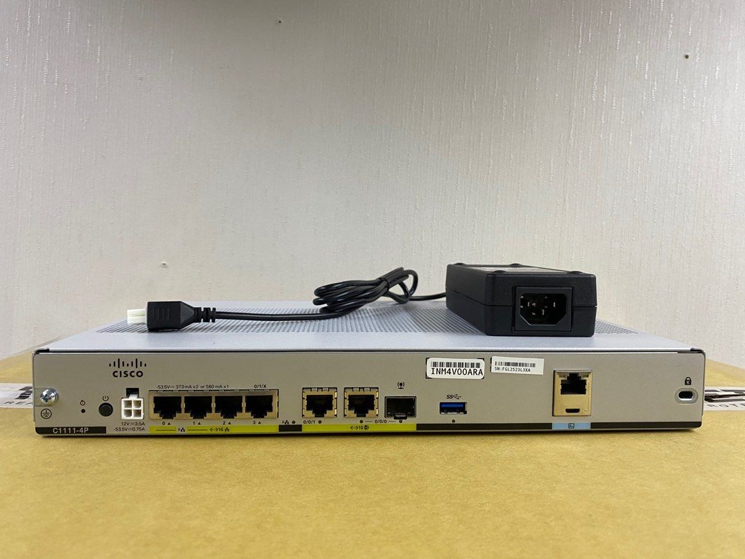 Cisco C1111-4P router, 電腦＆科技, 商務用科技產品 - Carousell