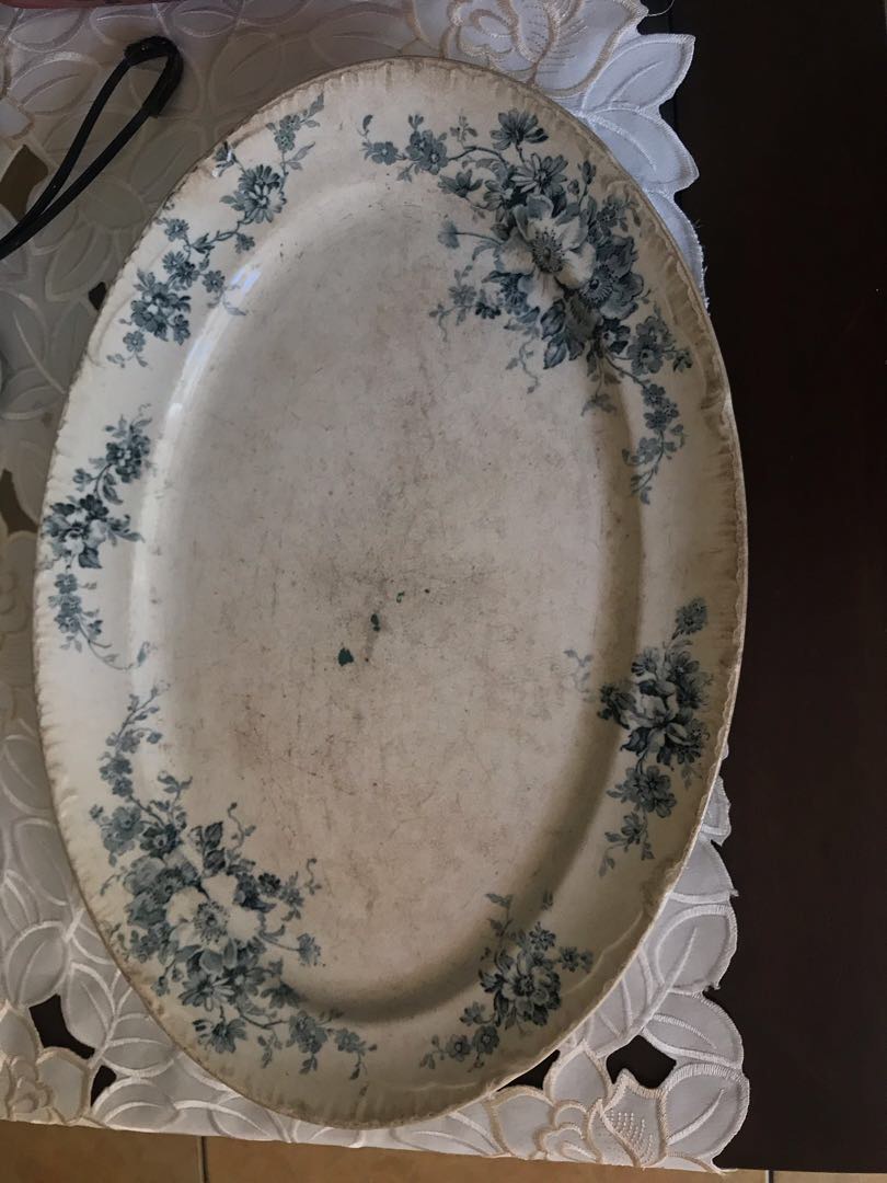 Elsa Bone Piring antik , Antik, Pajangan di Carousell