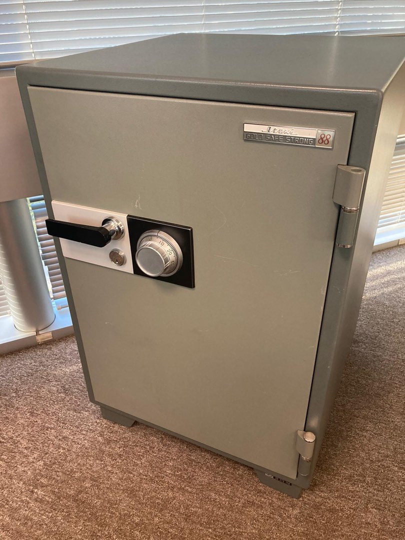Metal safe, Furniture & Home Living, Security & Locks, Safe on Carousell