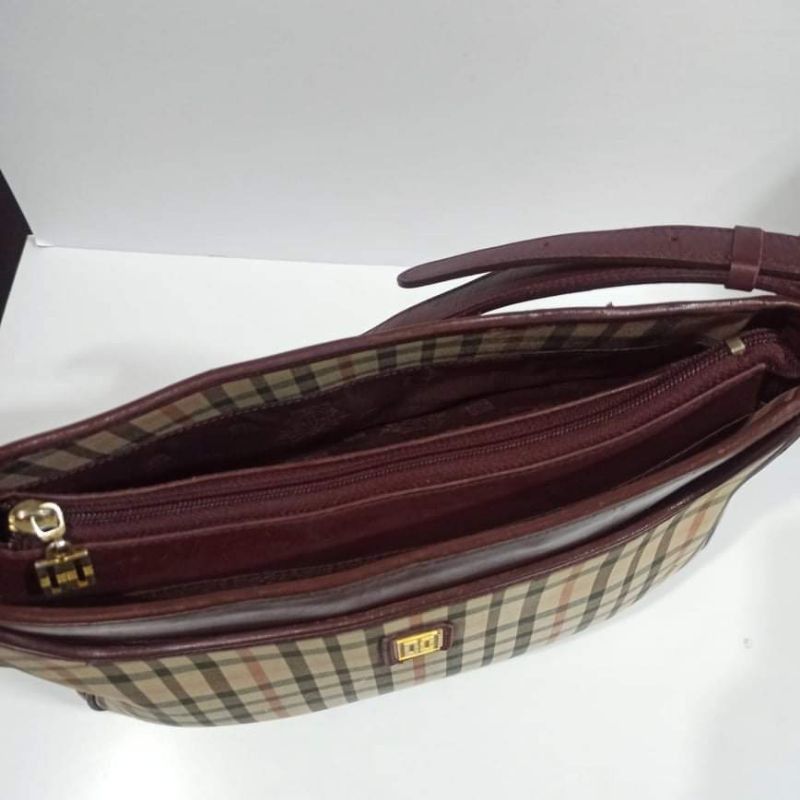 Original Daks Shoulder Bag, Women's Fashion, Bags & Wallets, Shoulder ...