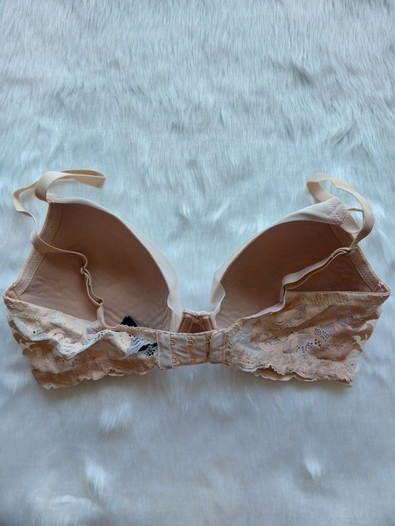 Peach lace bra, Women's Fashion, Undergarments & Loungewear on Carousell