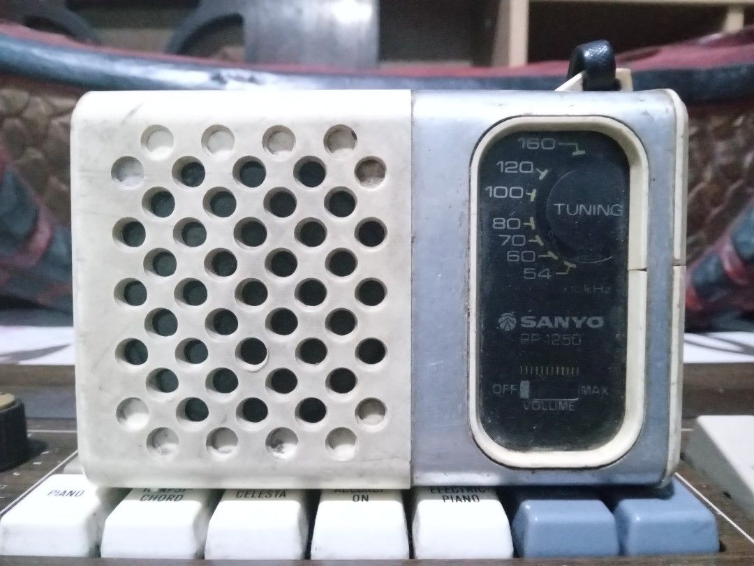 Radio pocket jadul SANYO koleksi antik dekorasi vintage pajangan retro klasik lawas unik langka ...