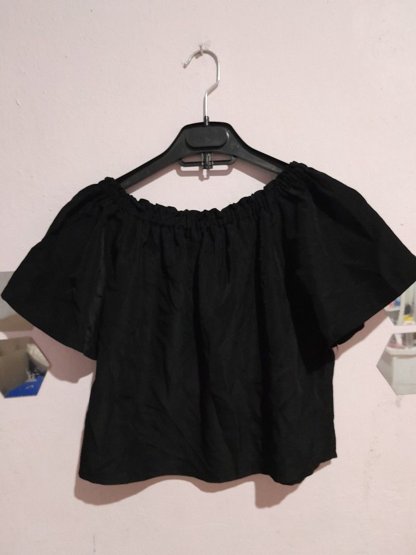 Sabrina hitam, Fesyen Wanita, Pakaian Wanita, Atasan di Carousell