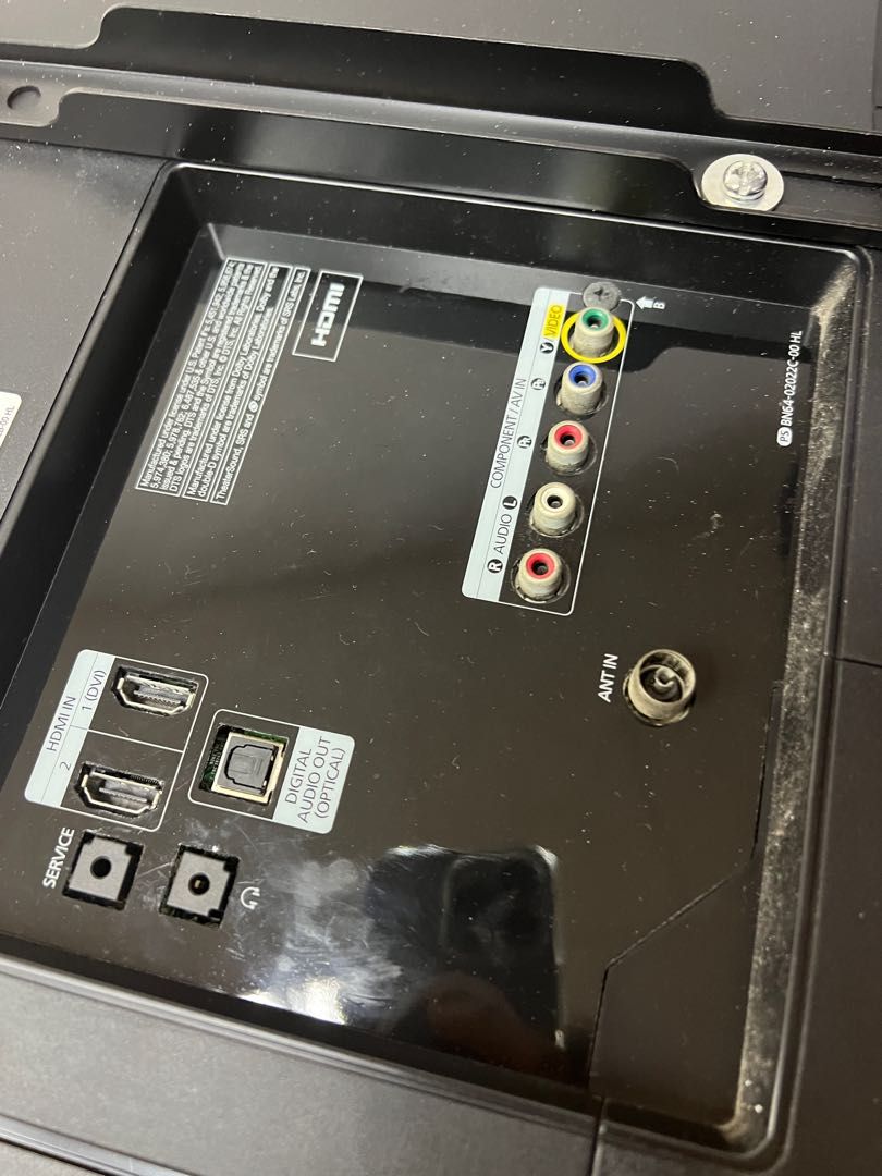 Samsung 32 inch TV with wall mount and base stand, TV & Home Appliances ...