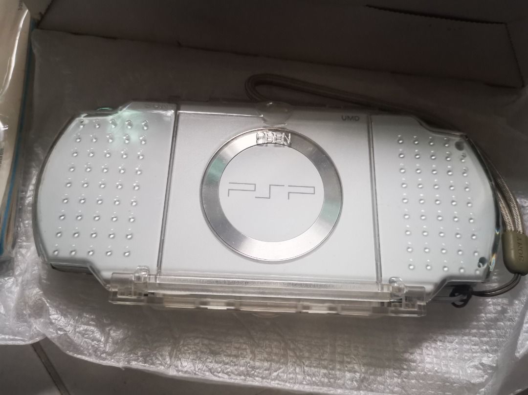 Sony PSP 2000 Ceramic White , Video Gaming, Video Game Consoles ...