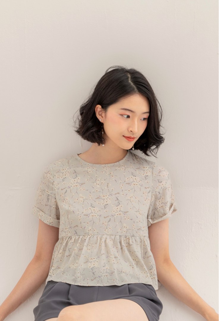 [SSD] Andre Grey Floral Top, Women's Fashion, Muslimah Fashion, Tops on ...