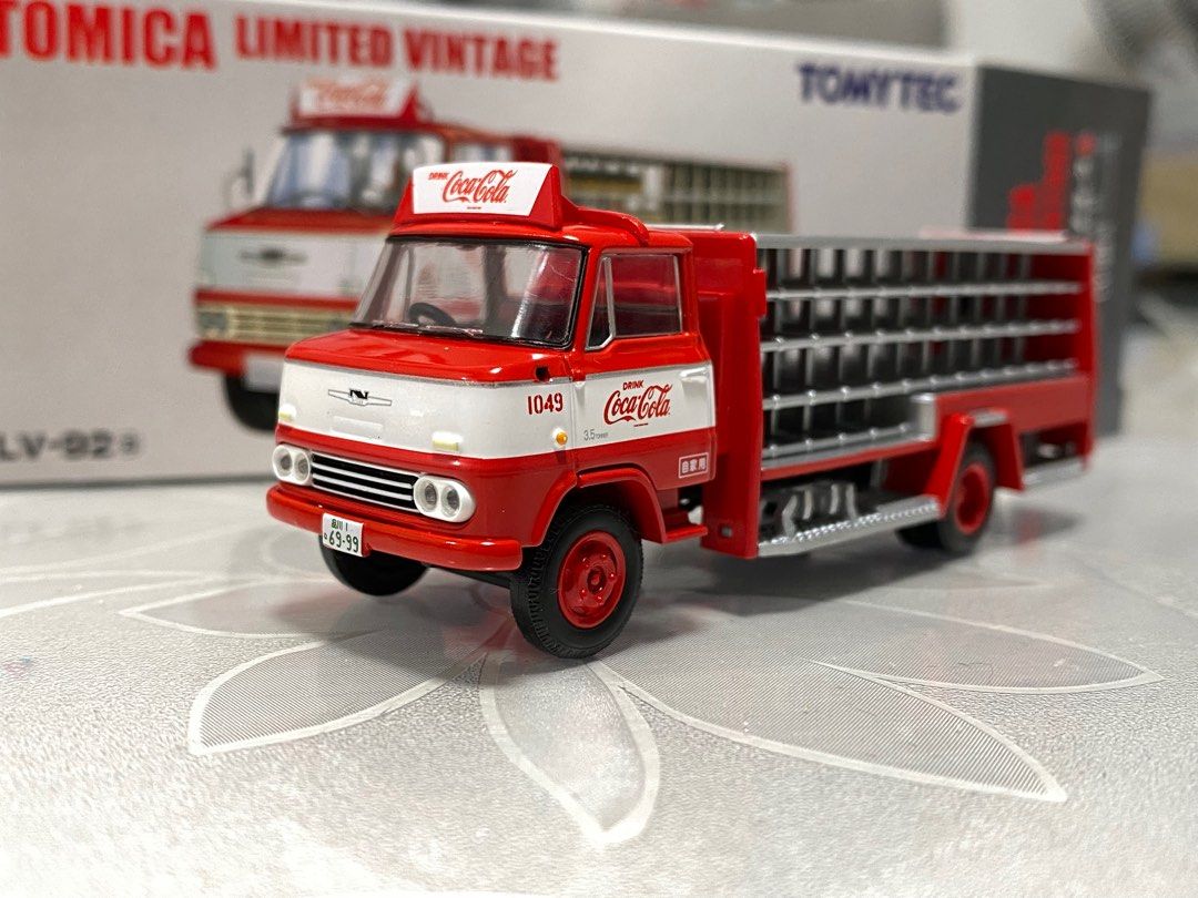 Tomytec 1/64 Tomica Limited Vintage LV-92a Nissan 3.5 ton truck (Coca Cola), 興趣及遊戲, 玩具 & 遊戲類 ...