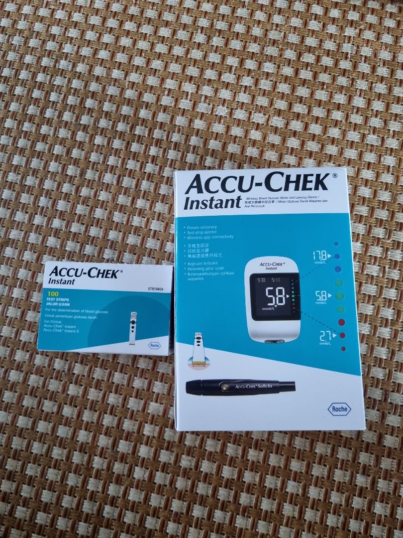 AccuCheck Accu-check Accu check instant blood glucose meter and lancing ...