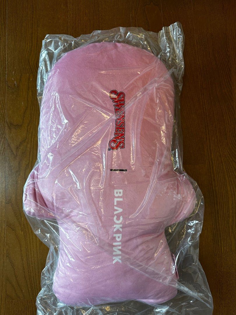 Blackpink X Swensen’s Lisa cushion, Hobbies & Toys, Memorabilia ...