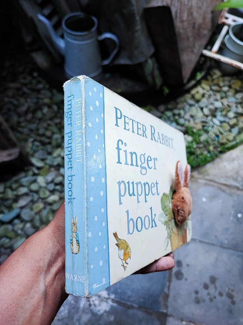Buku Peter Rabbit Finger Puppet Book, Buku & Alat Tulis, Buku Anak-Anak ...